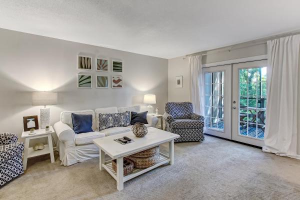 Secluded Location A Few Blocks From The Beach, Easy Access By Traveling The Walkway - Fernandina Beach, FL