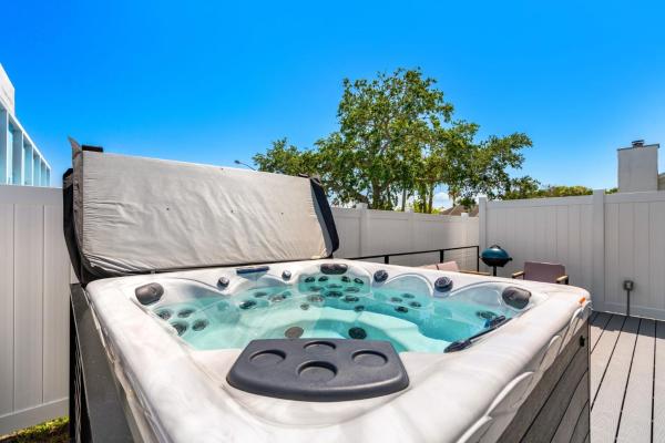 Tidal Tranquility - Luxe Beach Stay With Spa Hot Tub - Walk To Beach - Cocoa Beach, FL