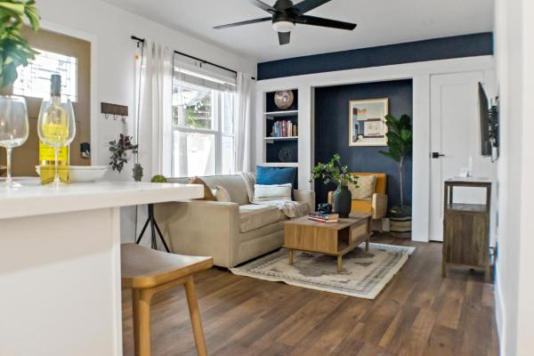 Spacious Home Close To Downtown Long Beach & Convention Ctr - Long Beach, CA