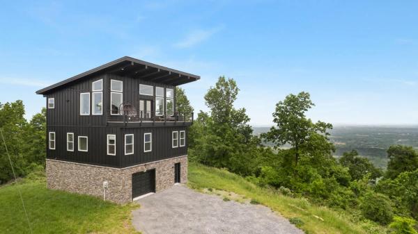 Modern Escape W Mountain Views Fire Pit & Swing - West Virginia