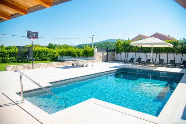 Vacation Villa Matic With 7 Bedrooms - Sinj