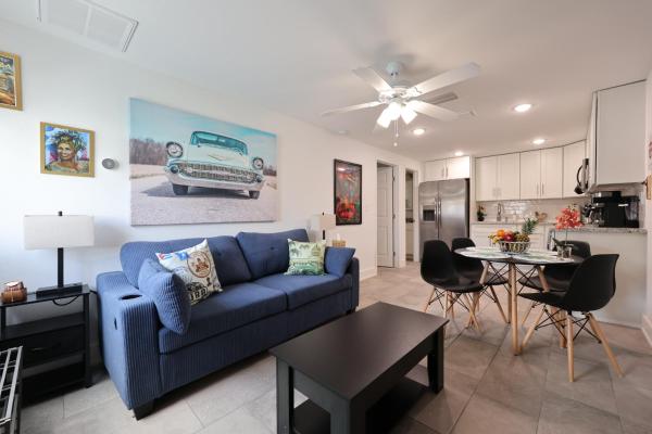 Havana Nights King Bed Sofabed Patio Wi-fi - Fort Myers, FL