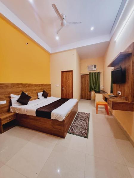 Hotel Boston Family Home Stay - Premium Affordable Rooms - Fully Ac - Agra
