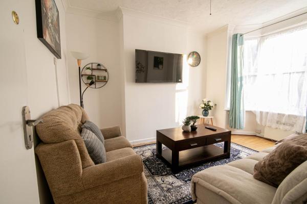 3 Bed Stylish & Spacious Home, Sleep Up To 7ppl - Isle of Wight