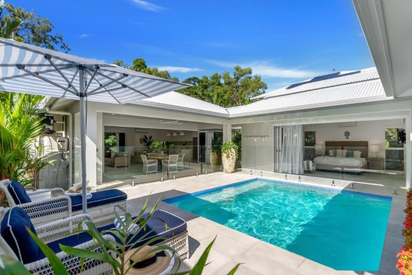 Belle Escapes Beachmont House - Palm Cove