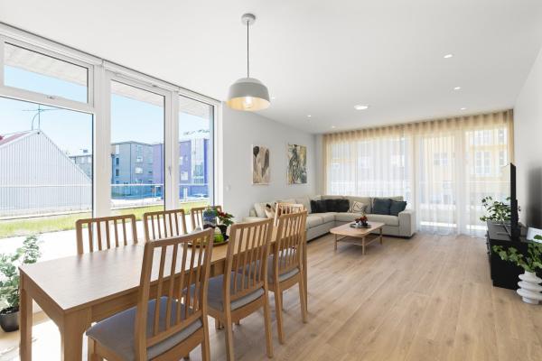Your Perfect Oasis With Large Porch & Scenic Views - Reykjavík