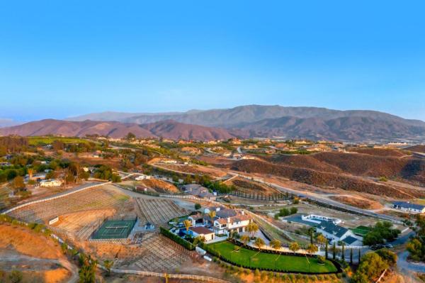 Vaquero By Fieldtrip Modern Wine Country Resort - Temecula, CA