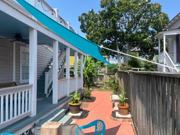 Catch A Wave 2 Blocks To The Beach Two-story With Porch - Texas