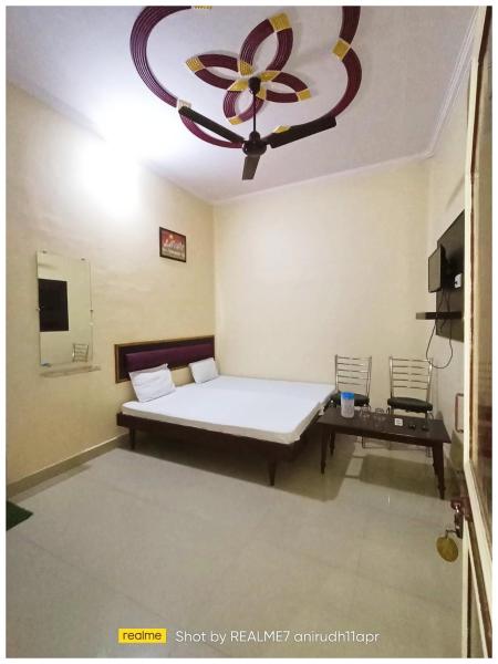 Hotel New Ashoka ! Near Maa Sidheshwari Kaali Badi - Prayagraj Rambag Railway Station - Prayagraj
