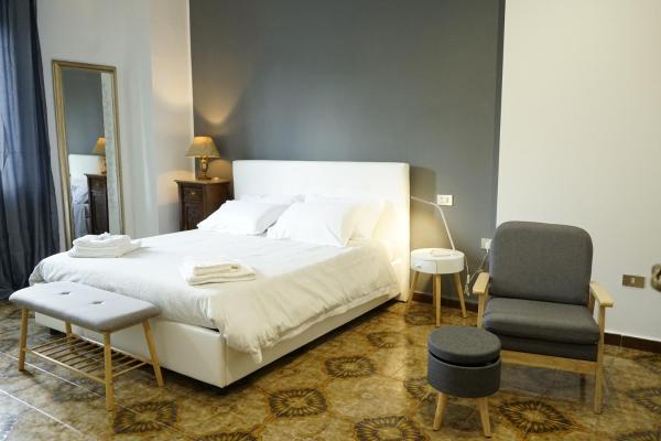 Una Finestra Sulla Reggia - Aversa