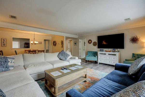 523 Queens Grant Big Comfortable Couch 75 In Smart Tv 2 Kings Queen & Twin Sleeper Sofa Free Wifi - South Carolina