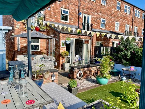 Sunset Garden Retreat - Nottinghamshire