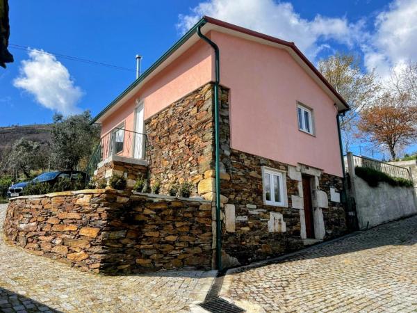 Casas Cor De Rosa - Castro Daire