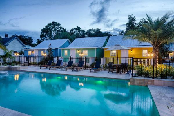 Quaint Cottage With Private Pool-walk To Everything - St. Augustine, FL