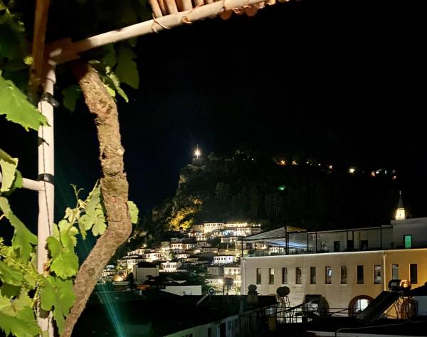 Apartment In Berat's Center - Berat