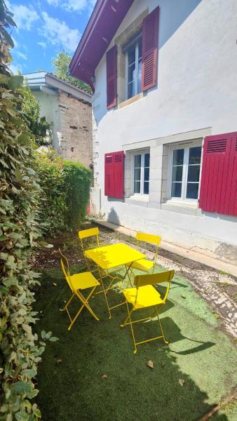 Appartement Bayonne Dans Maison Basque Avec Jardin - Bayonne