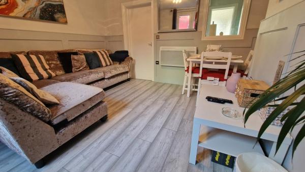 The Red House, 2 Bed Garden Apartment In Totterdown, Bristol - Bristol