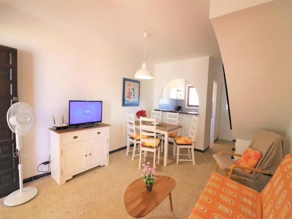 Nice Holiday Home Near River - Empuriabrava