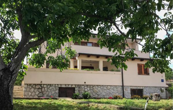 Nice Apartment In Cres With Kitchen - Cres