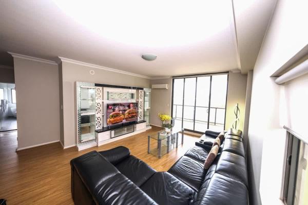 Spacious 3 Bedroom Apt Lift Access Near Parramatta - Parramatta