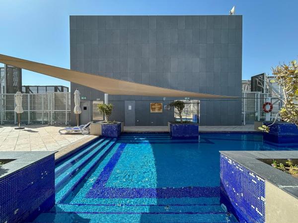 Luxury Living In Matrix Tower Near Sports Hub - Dubai