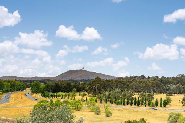 Scenic Views Of Black Mountain, Gym, Pool And Spa - Canberra