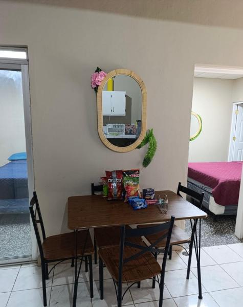 10 Minutos De Plaza Miraflores Casa Completa De 2 Habitaciones Con Garaje - Tegucigalpa