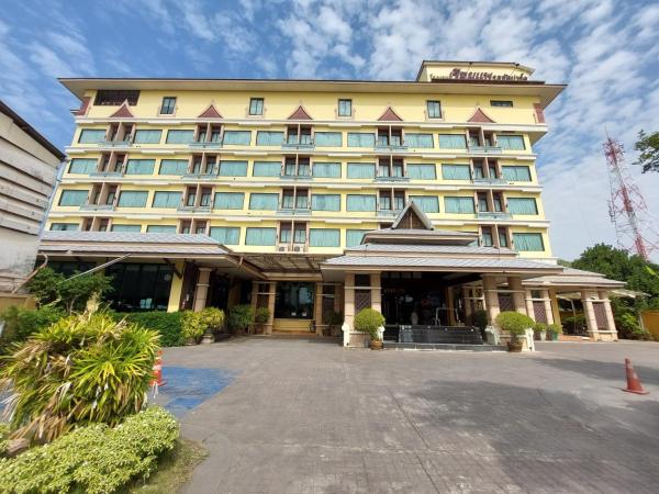 Ruean Phae Royal Park Hotel -