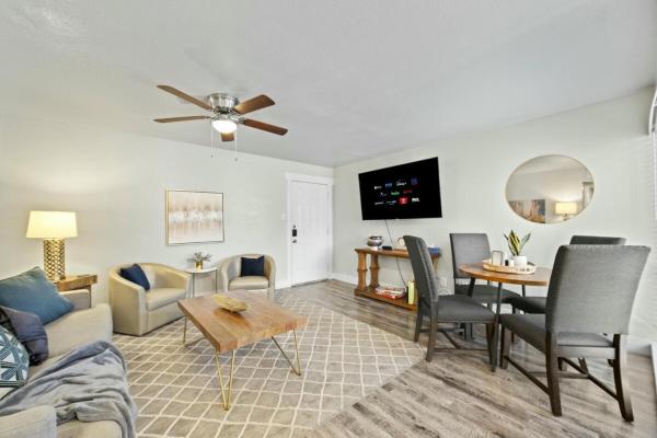 Spacious And Stylish Apartment Right Near Att Stadium - Arlington, TX