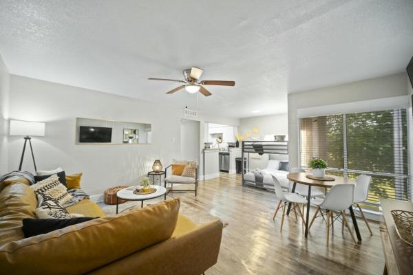 Spacious And Stylish Apartment Right By At&t Stadium! - Grand Prairie, TX