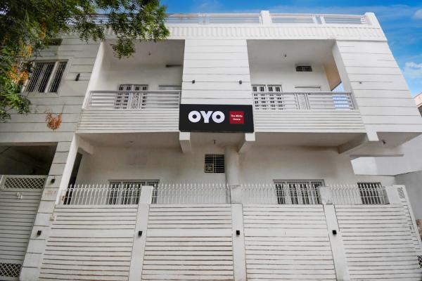 Hotel O The White House - Varanasi