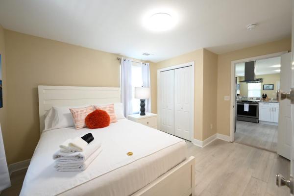 Cottage On 10th Cozy Retreat Near Downtown & Beach - Pensacola, FL