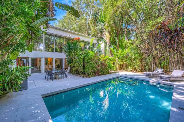 Wonderful Tropical Pool House Miami Coconut Grove - Miami