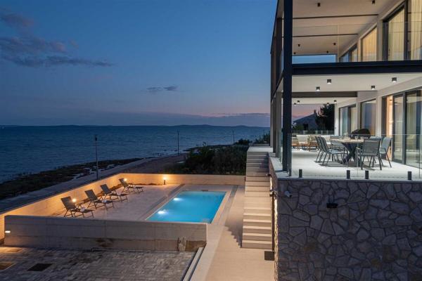 Villa Serena Luxury Seafront Escape With Pool - Nin