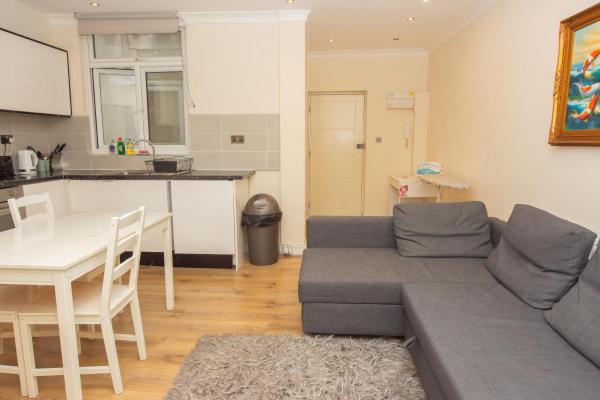 Evergreen Apartments- Flat 2 - Chingford