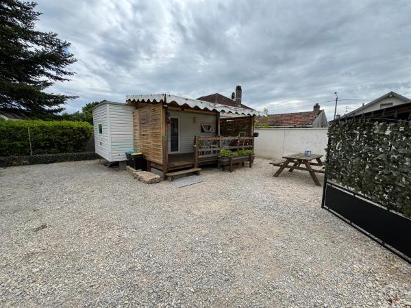 Mobilhome Situé Côté Ville Et Côté Campagne - Beaune