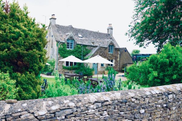 The Ragged Cot - Tetbury