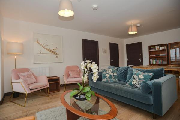 Seaview City Lodge , 2- Bedroom Flat With Parking - Southend-on-Sea