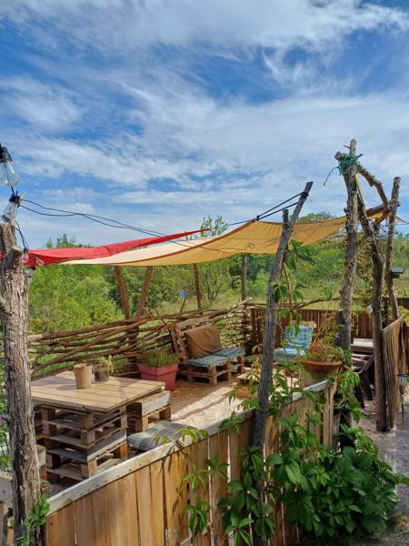 Tente Sur Une Aire De Détente Privee - Mialet