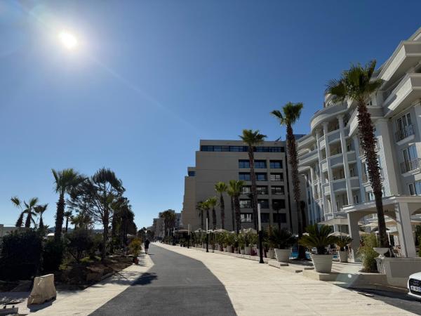 Lori's Seaside Modern Apartment - Durrës