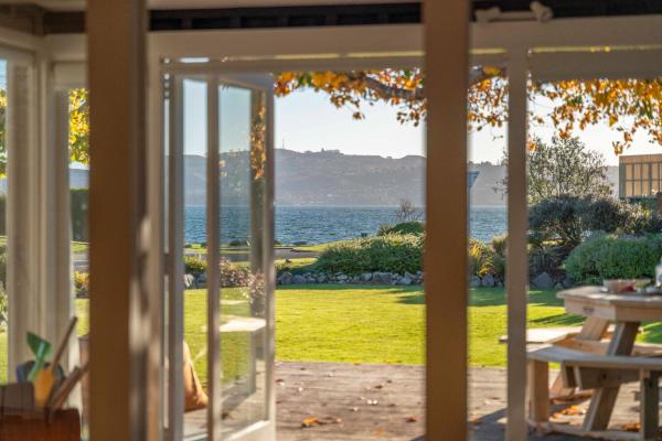 Waterside Bliss - Taupo Holiday Home - Taupō