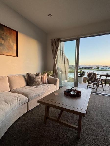 Charming Lakeview Golf Villa - Coromandel