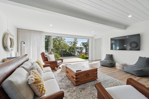 Little Darlin' The Shack - Eaglehawk Neck