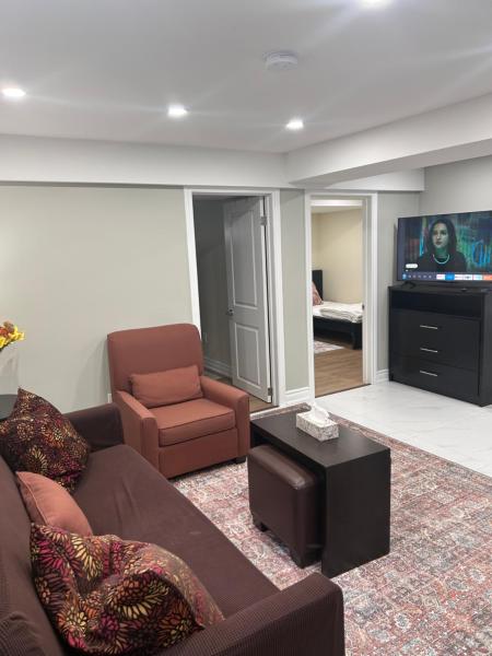 Private 2bedroom Separate Apartment Separate Entrance Full Privacy 2 Car Parking Smoke And Pet Free - Ajax