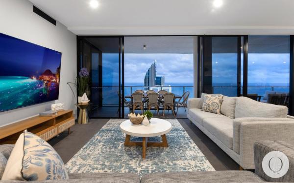 5 Bedroom Executive Sub Penthouse In The Heart Of Surfers With Full Ocean Views - Sleeps 12 - Circle On Cavill Amazing!! - Surfers Paradise