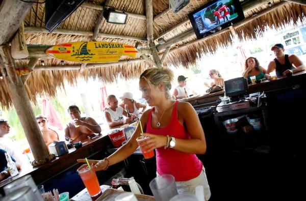 The Village Breeze Ii - White-sand, Pool, Beaches, Daiquiris, Seafood! - Siesta Key, FL