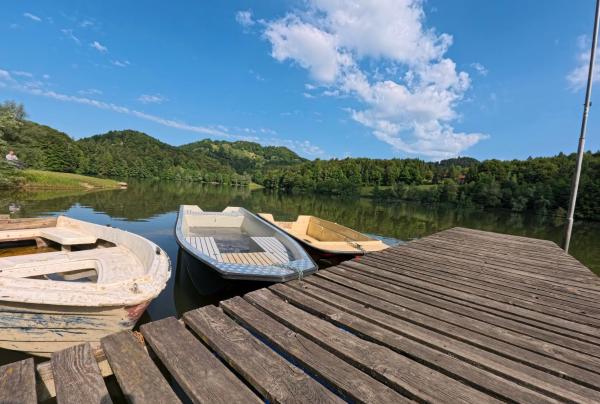 Slivnisko Jezero Hisa - Slowenien