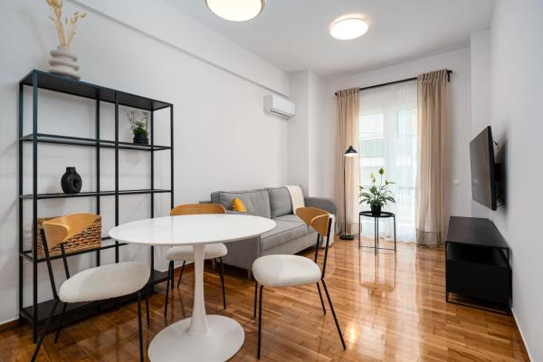 Stylish Retreat In Quiet Piraeus Newly Renovated - Элевсин
