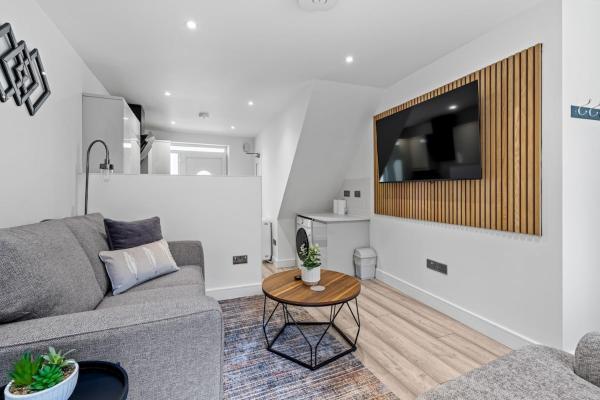 Old Styne Cottage - 2 Min To Station - Free Parking - Courtyard - Swindon