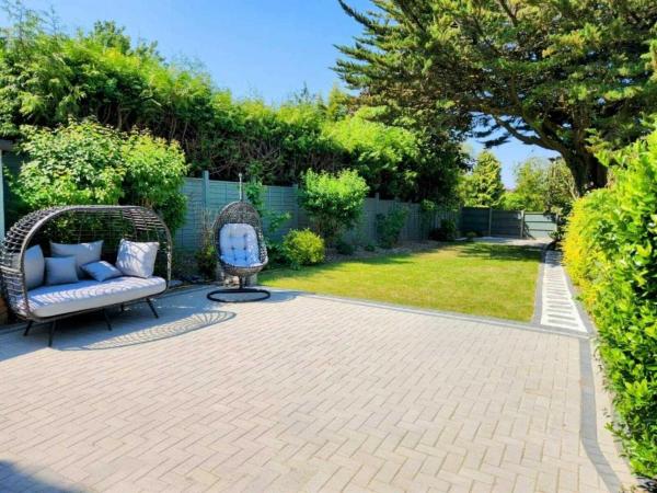 Charming Family Home In The Heart Of Sanderstead - 克羅伊登